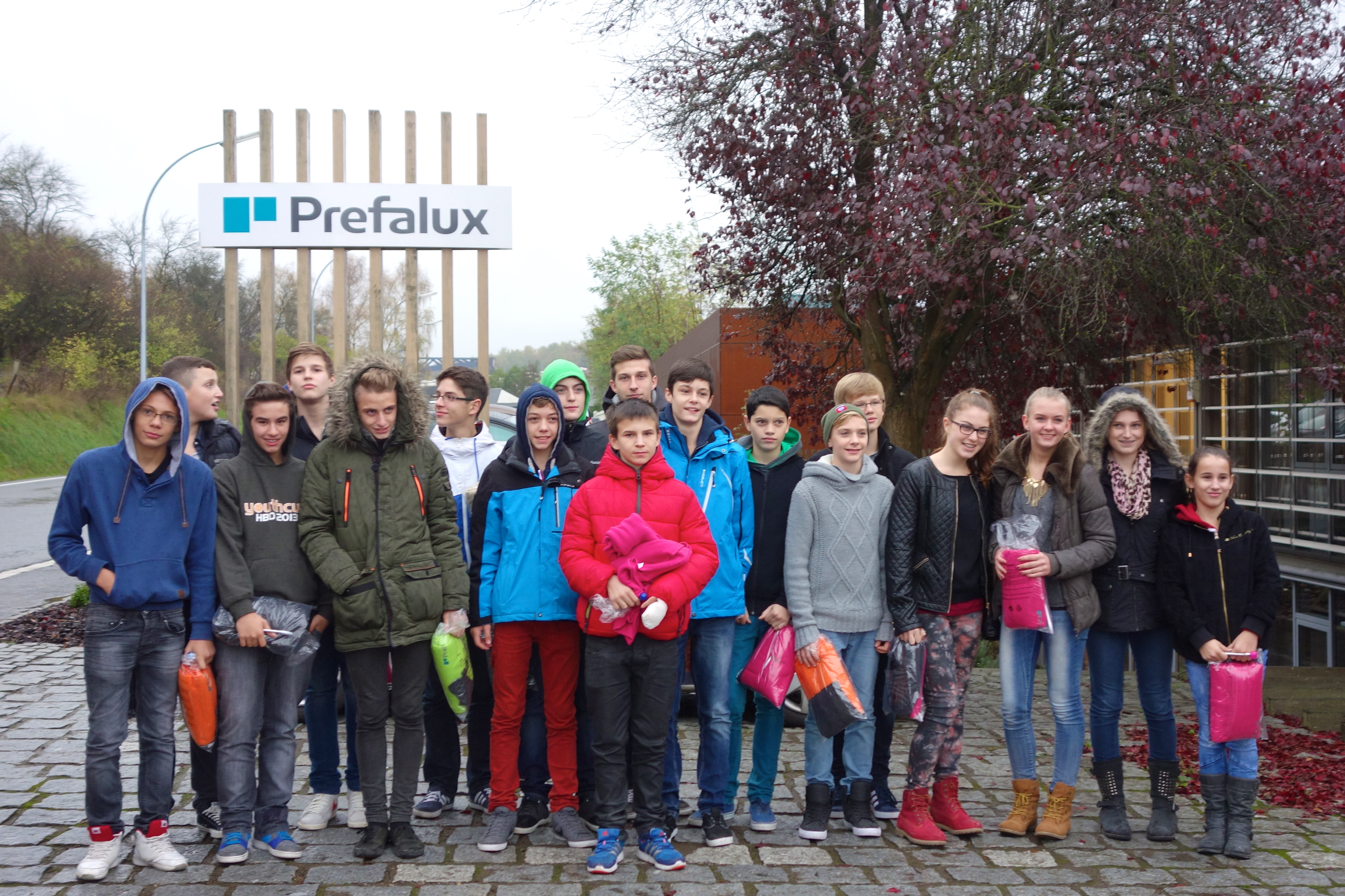 Visite de l'entreprise Prefalux par la classe de 8e - Sportlycée